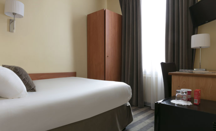 Rooms - Hotel Saint Cyr - Charming Hotel Paris La Defense